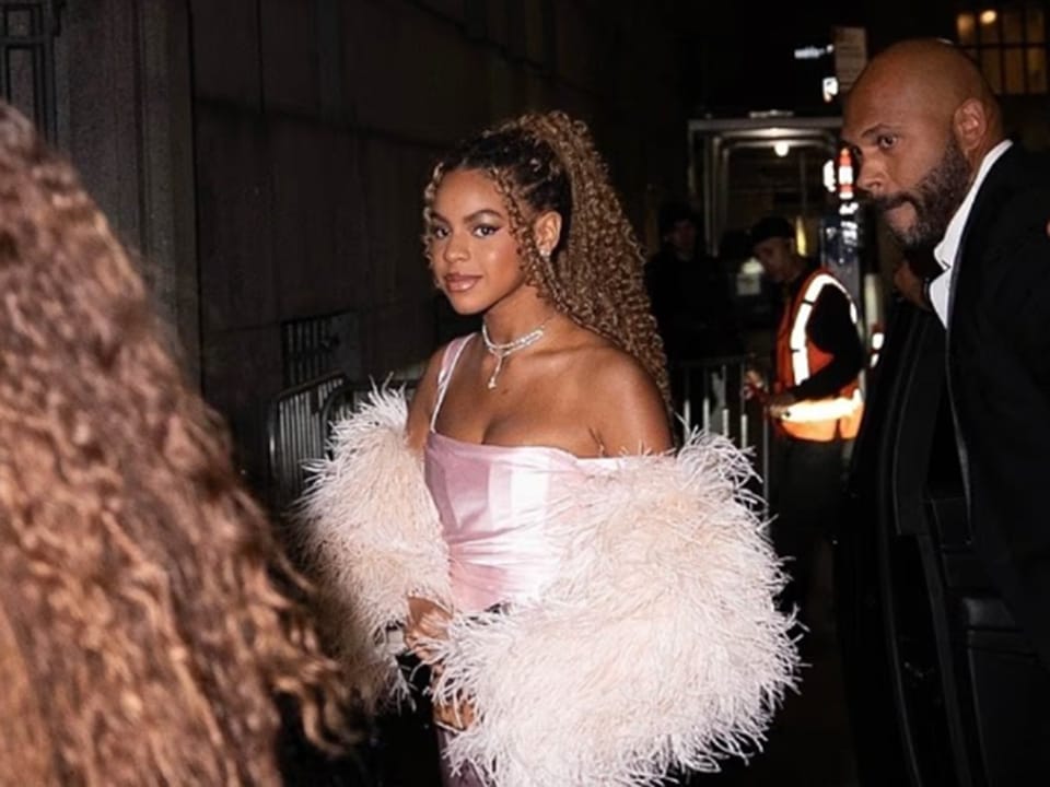 Beyonce's girl Blue Ivy, 13, looks just like her famous mom as she ...